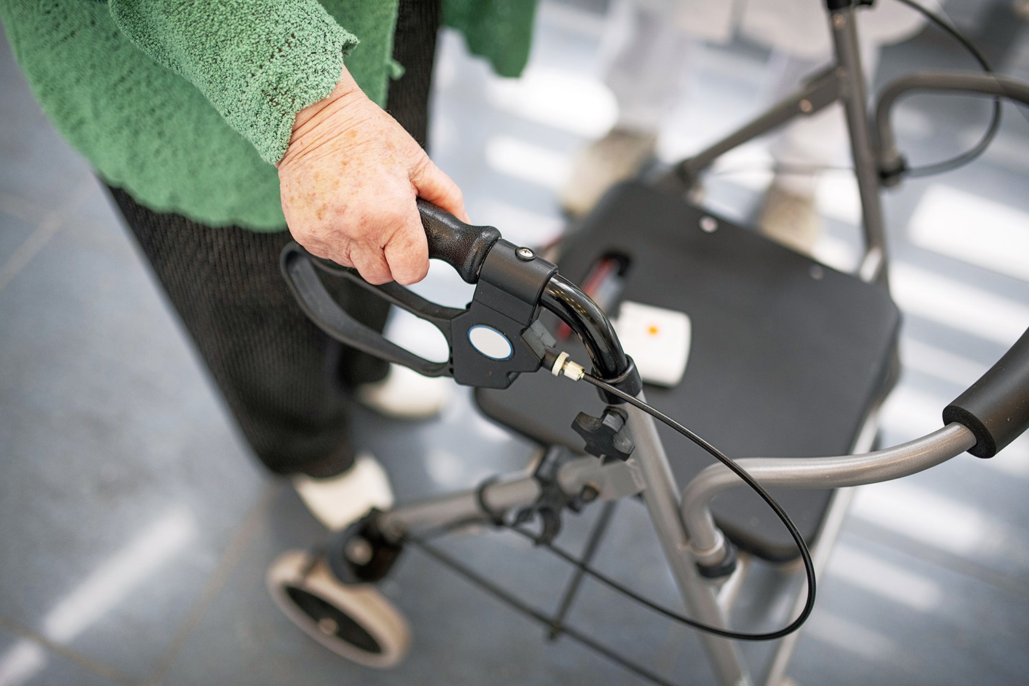 Gehhilfen – Tipps für Gehstock und Rollator | BFU